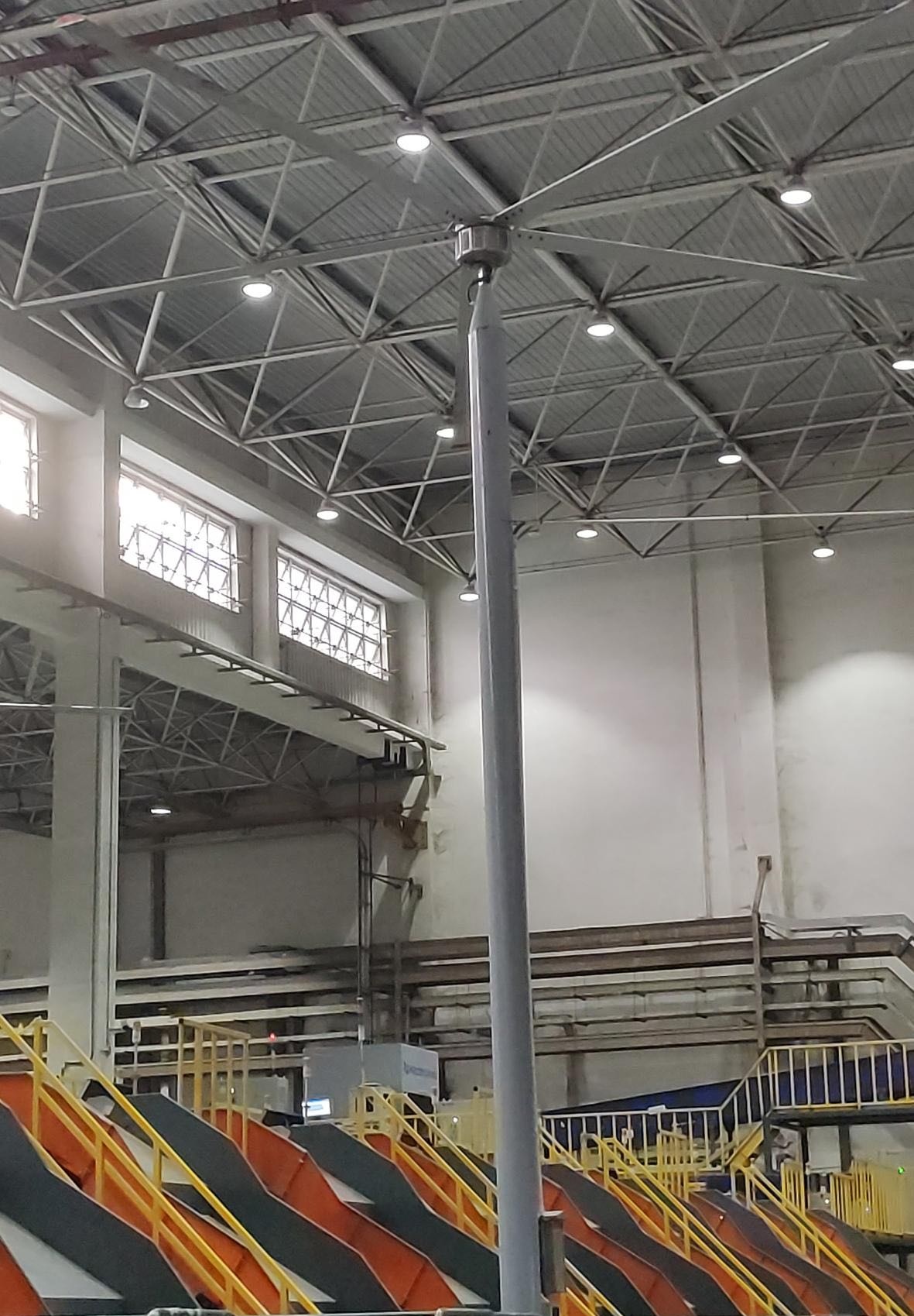 14ft Airpole Fan Installed In Workshop or Factory - BIDA HVLS Ceiling ...